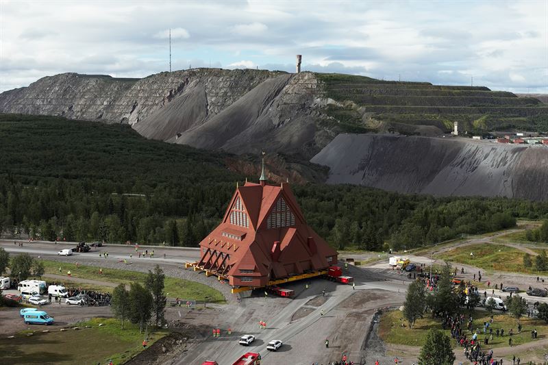 Kiruna kyrka har fått ett nytt hem – en historisk flytt genomförd ...