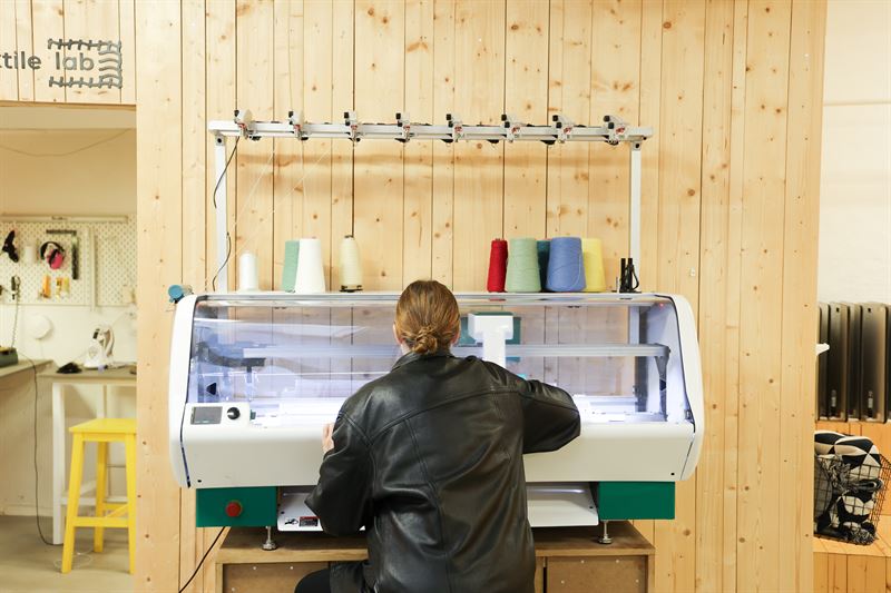Från friluftskläder till fashion – svensk ull tar plats på Stockholm ...