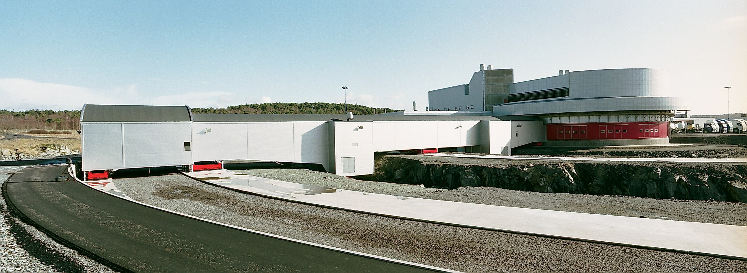 Volvo Cars Safety Centre, Crash laboratory, Movable test track - Volvo ...