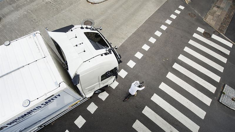 Active Side Collision Avoidance Support - Volvo Trucks