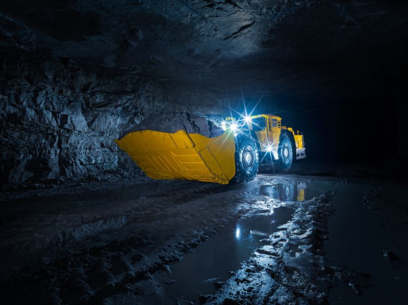 Scooptram-ST18-SG-in-underground-mine-02 - SSAB