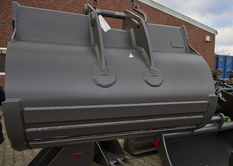 design of a comparable standard excavator bucket model - SSAB